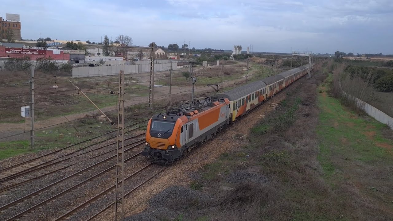 ONCF E-1402 en vitesse avec un étonnant sifflet (1080p 60 FPS) - YouTube
