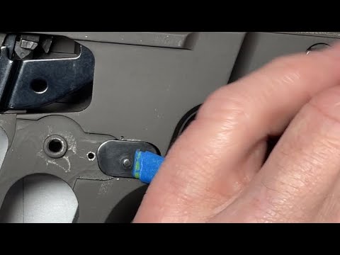 How to switch the ambidextrous SIG Sauer Classic Series magazine ...