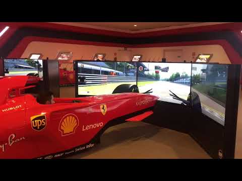 Provando el simulador de Ferrari land - YouTube