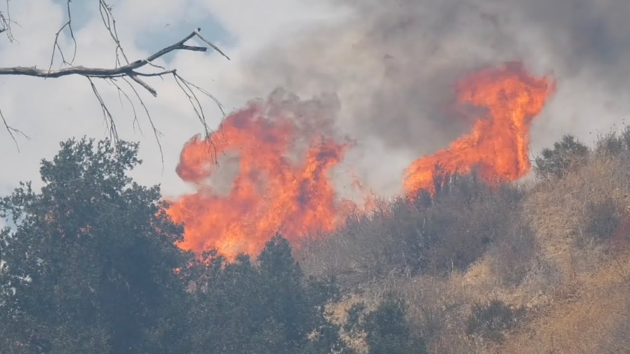 LAFD Puts Out Brush Fire in Porter Ranch CA - YouTube