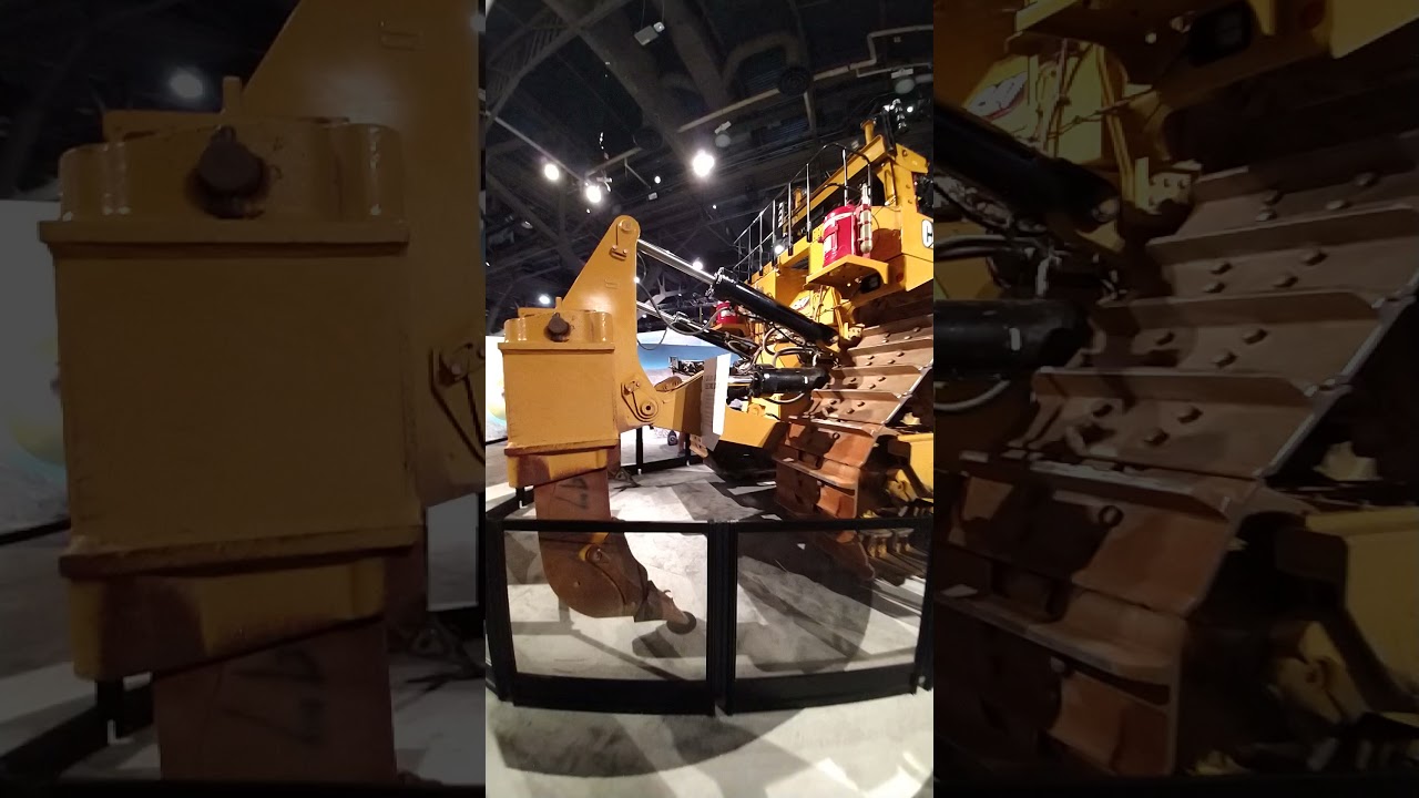 CAT D11 XE Dozer at Minexpo 2021 - YouTube