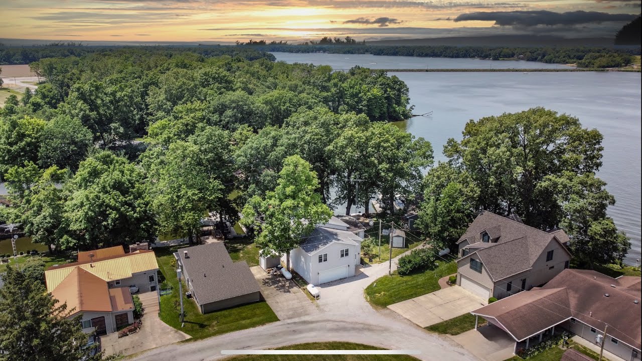 70 Shorts Drive, Neoga, IL on Lake Mattoon! - YouTube