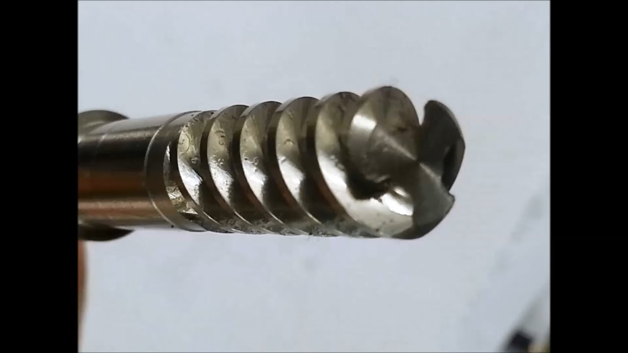 Worm Hobbing on a Helios Hera 90 - YouTube