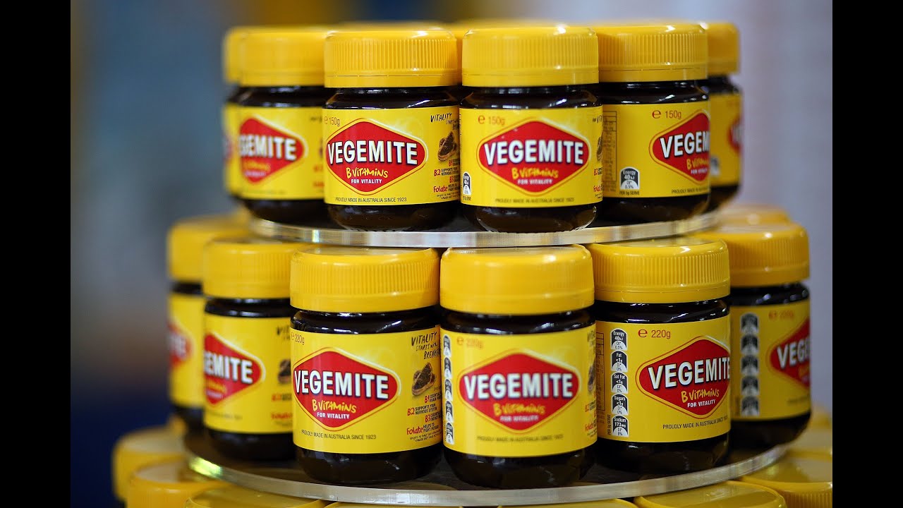 Extreeme VEGEMITE CHALLENGE!!! My brother accually throw up eating this ...