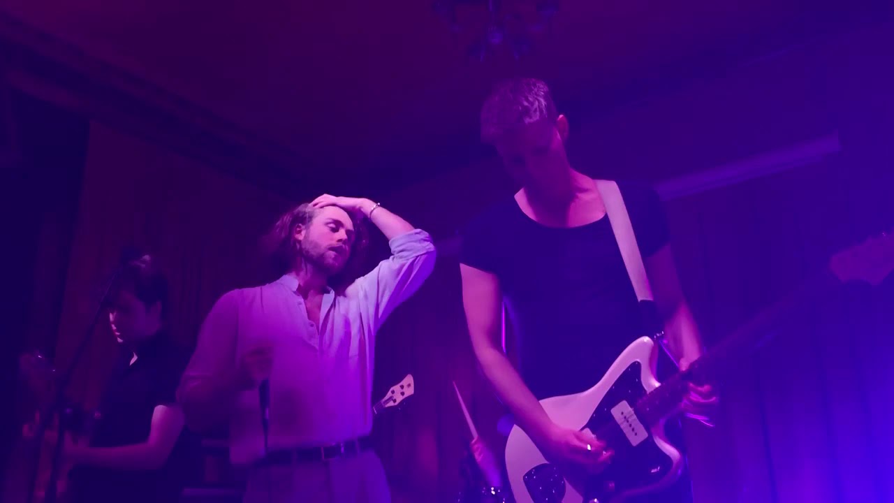 Gathering of strangers, Lady , Gullivers ,Manchester ,22/2/20 - YouTube