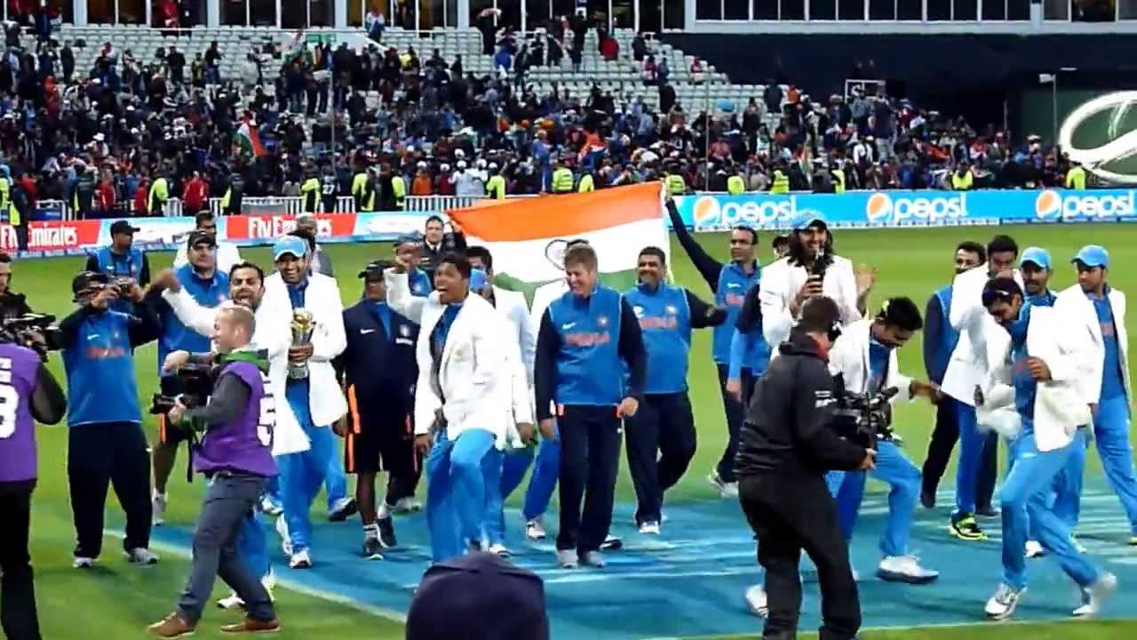 India Cricket Celebrate Champions Trophy 2013 - Edgbaston - YouTube