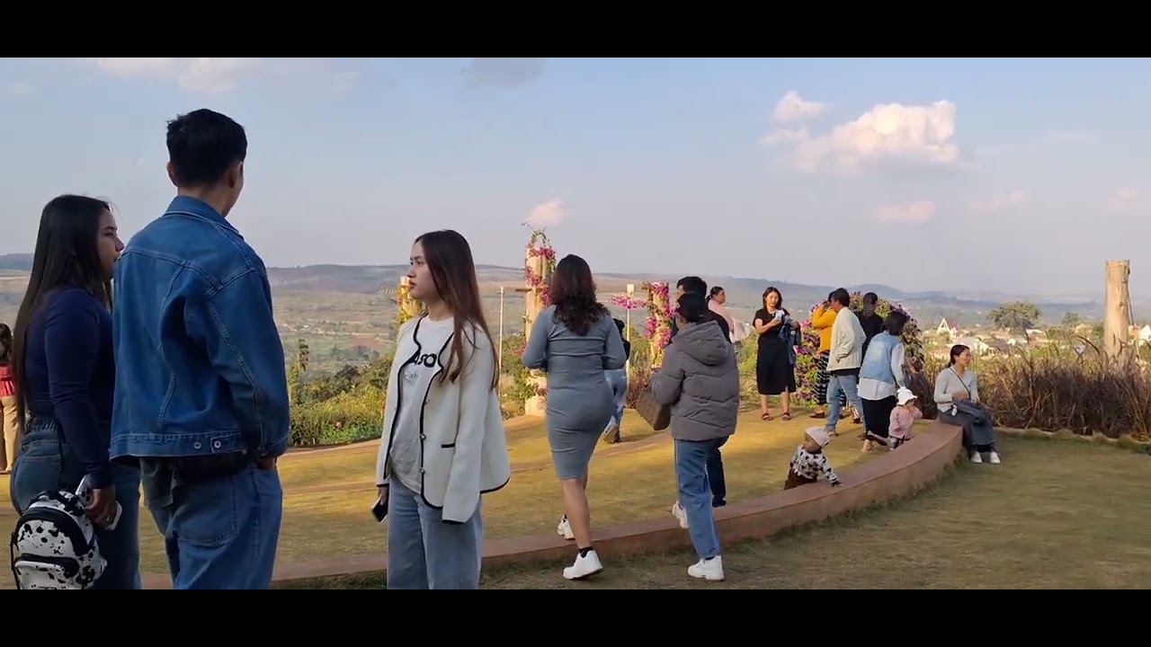 မနှင်းဆီ...Rose Garden... Pyin Oo Lwin... 🎸 Htun Htun 🏪 Shwe Pyin San ...