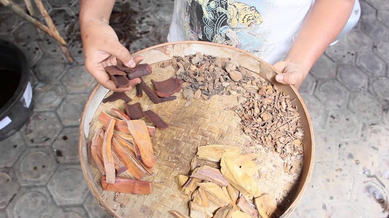 Griya Batik Gayatri - YouTube