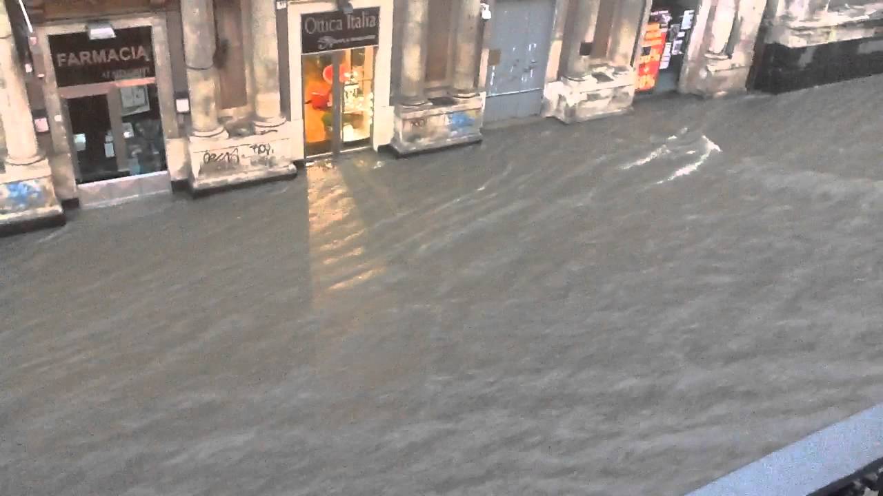 Via etnea allagata video 2 - YouTube