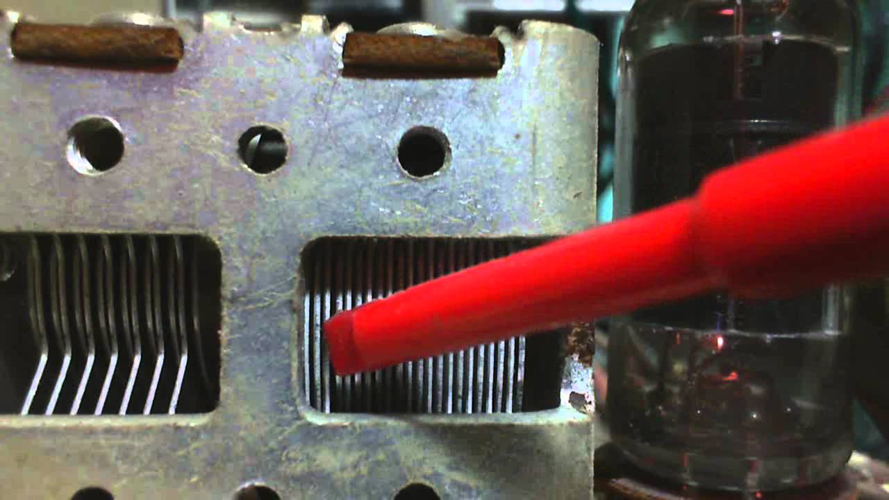 Electrohome AM Clock Radio Video #2 - Shorted Tuning Capacitor - YouTube