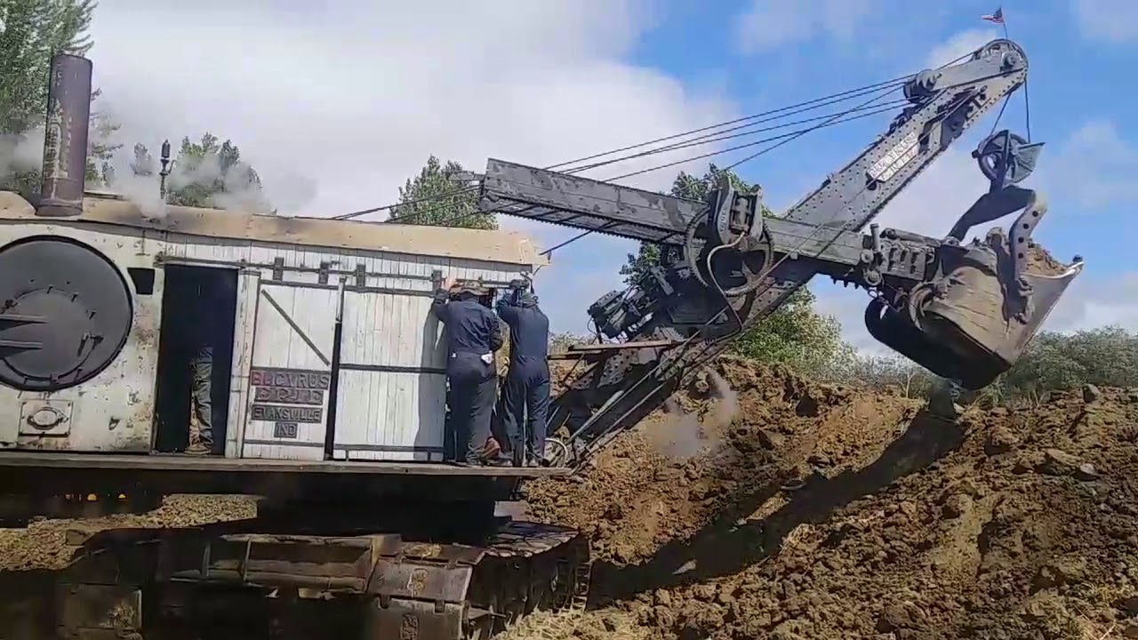 Old school excavator - YouTube
