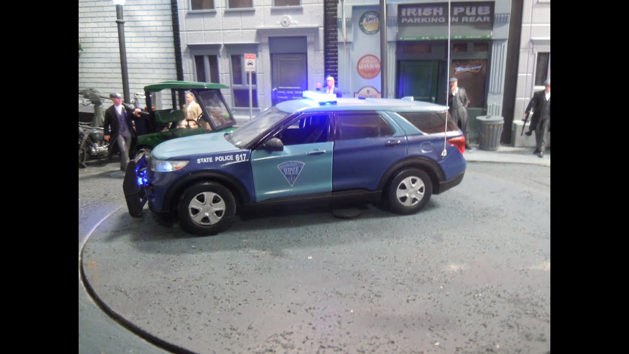Massachusetts State Police 2022 1/24 scale Ford Explorer with lights ...