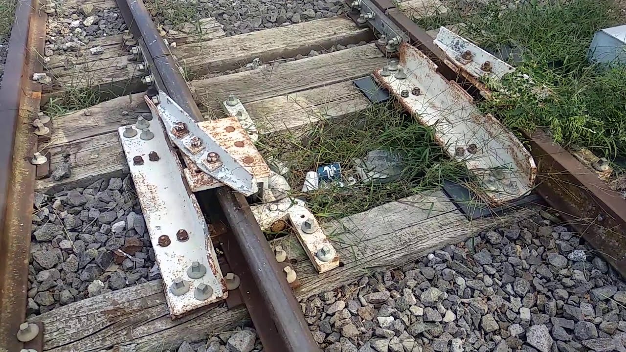 Apertura calces descarriladores abatibles enclavados - YouTube