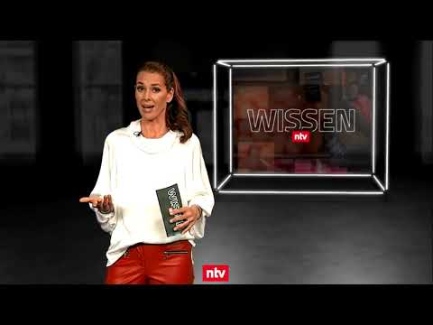 Elena Bruhn wearing red leather pants