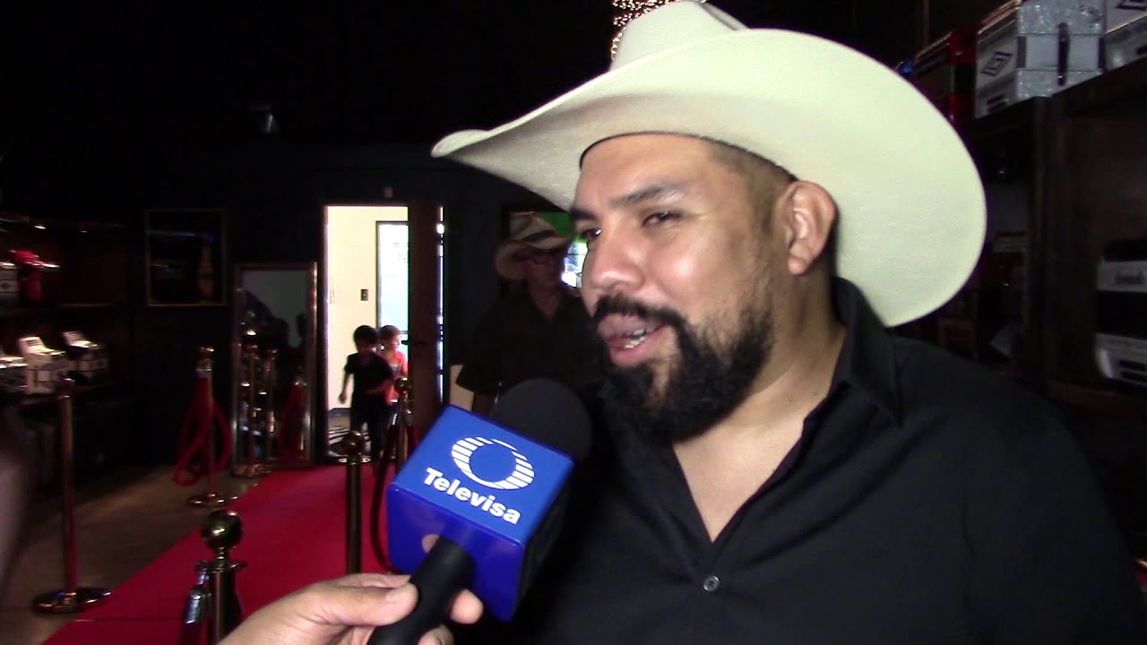 DAVID CANCHOLA 'Grupo Rey' - Triunfo show room - Acordeones - YouTube