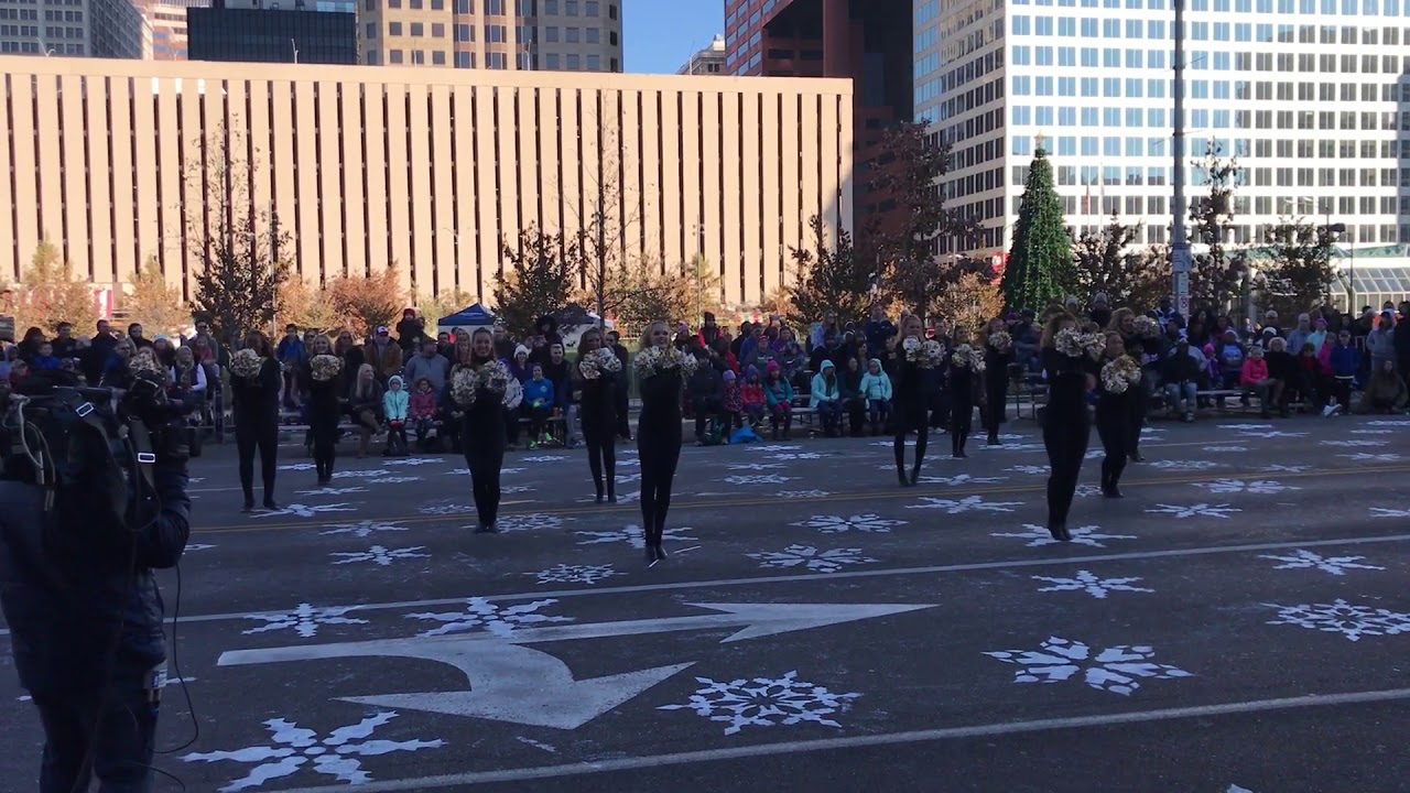 The Oakville Golden Girls perform at the St. Louis Thanksgiving Day ...