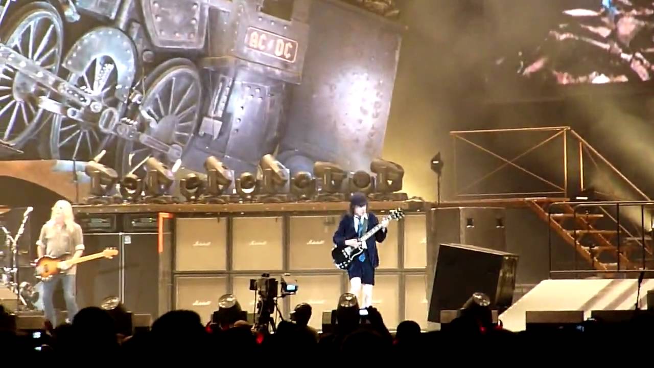 AC/DC - Rock And Roll Train - Tacoma Dome 2009 HD - YouTube