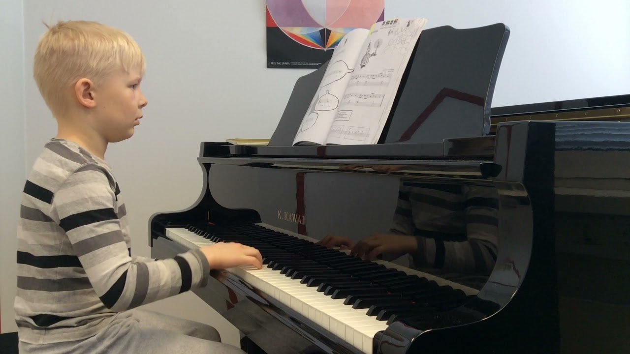 Linus piano - YouTube