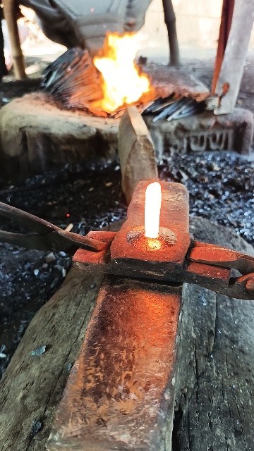 🔥 “Forging Red-Hot Steel by Hand — Real Blacksmith Craftsmanship 🔥⚒️ ...