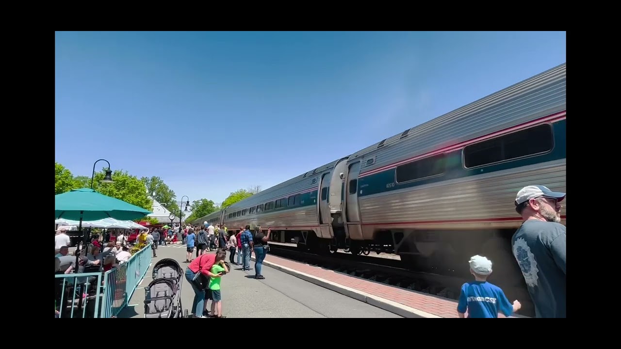 NS 2739 Leads a train with NS 8099 Trailing 3rd - YouTube