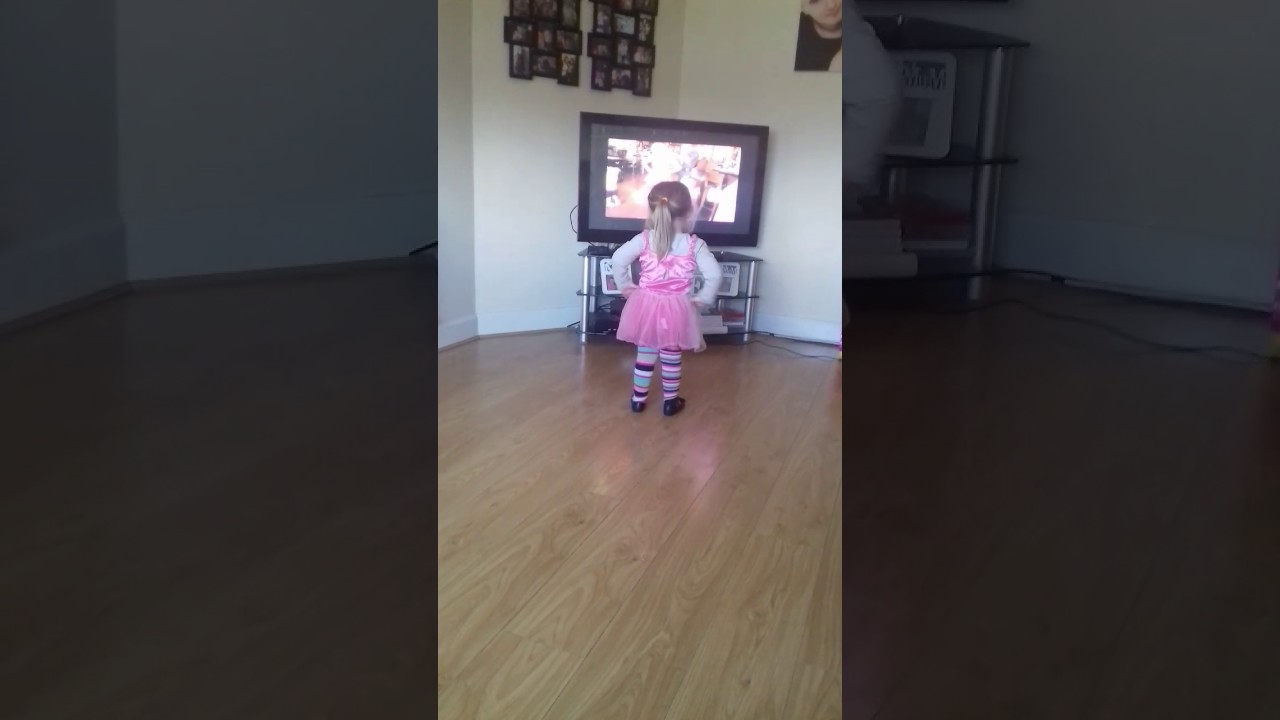 2 year old 1st time doing irish dancing - YouTube