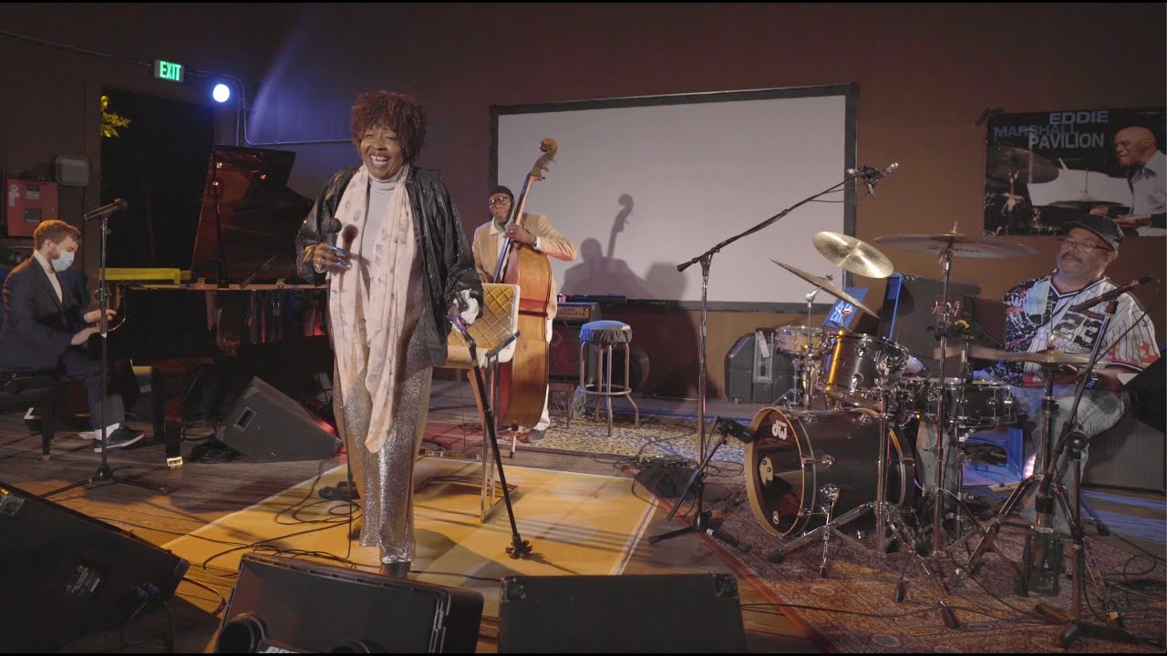 The Dynamic Miss Faye Carol feat. Dennis Chambers - A Lot of Living To ...