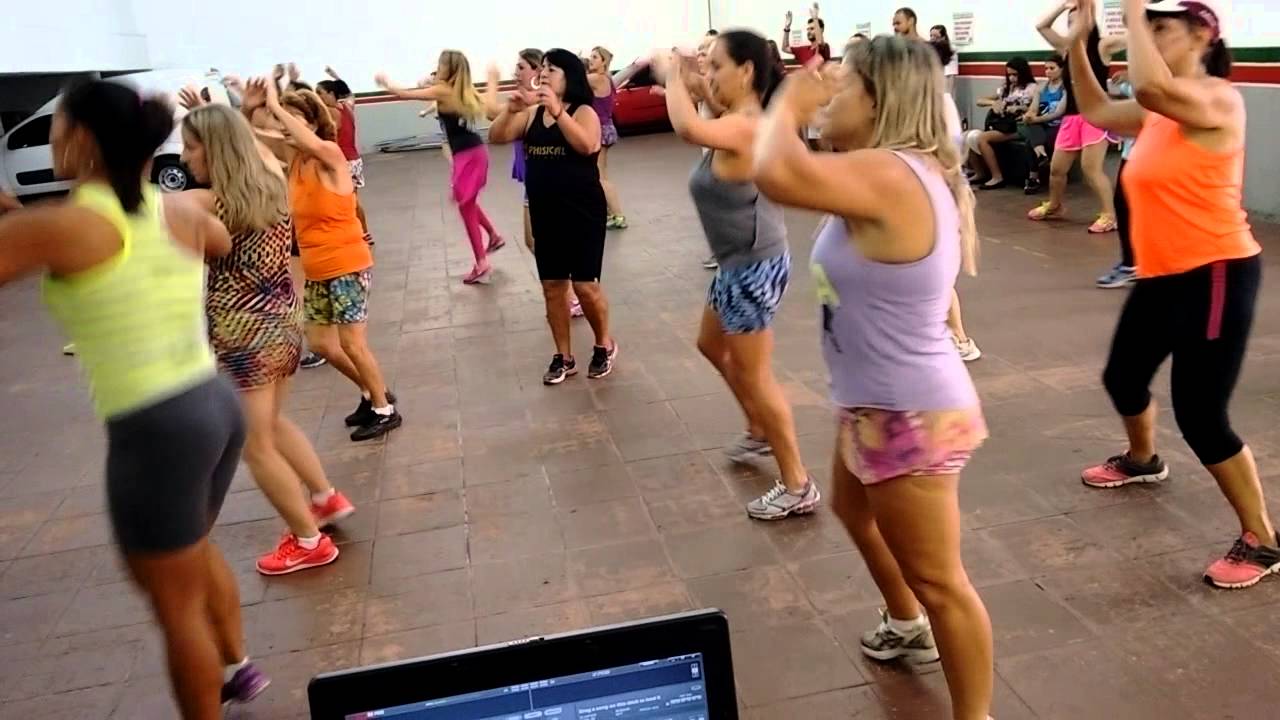 1°Mega aula de Zumba Fitness em Avenida Esportiva Grupo Corcelli - YouTube