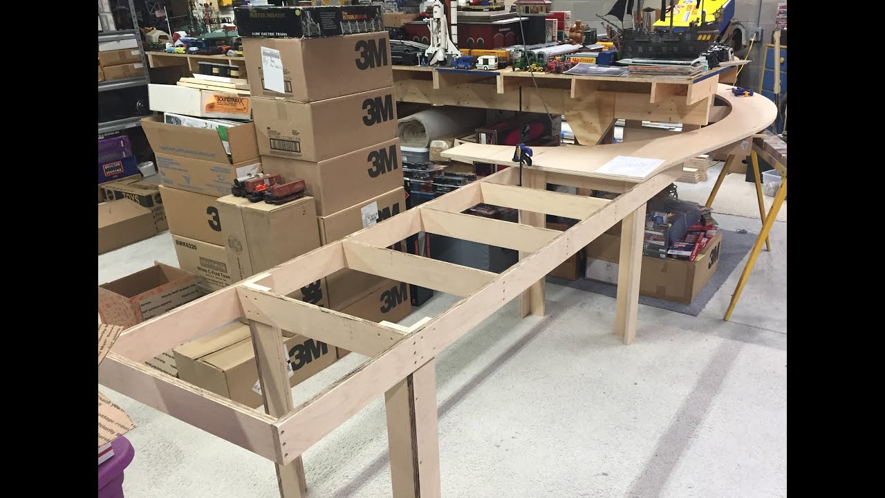 Chris's O Gauge Layout update #5. Benchwork construction. HO Varney ...