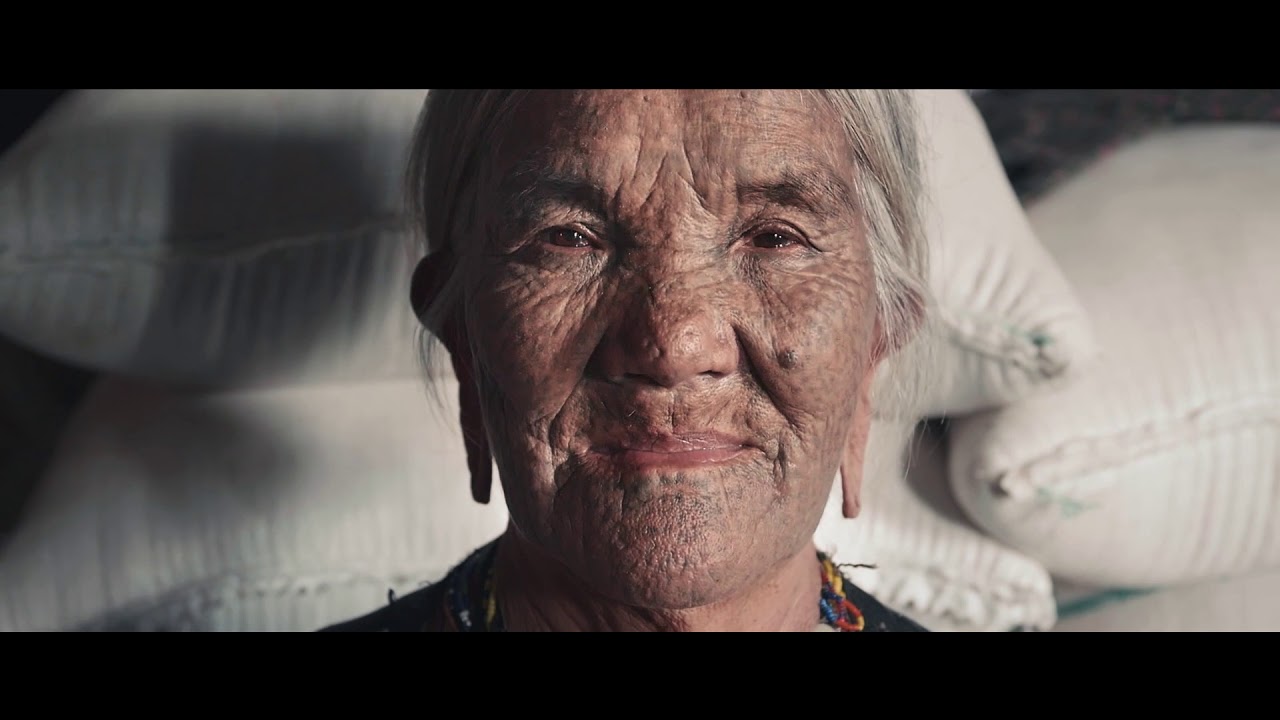 Face My Tribe - The Last Face Tattooed Women of Myanmar (door Michael ...