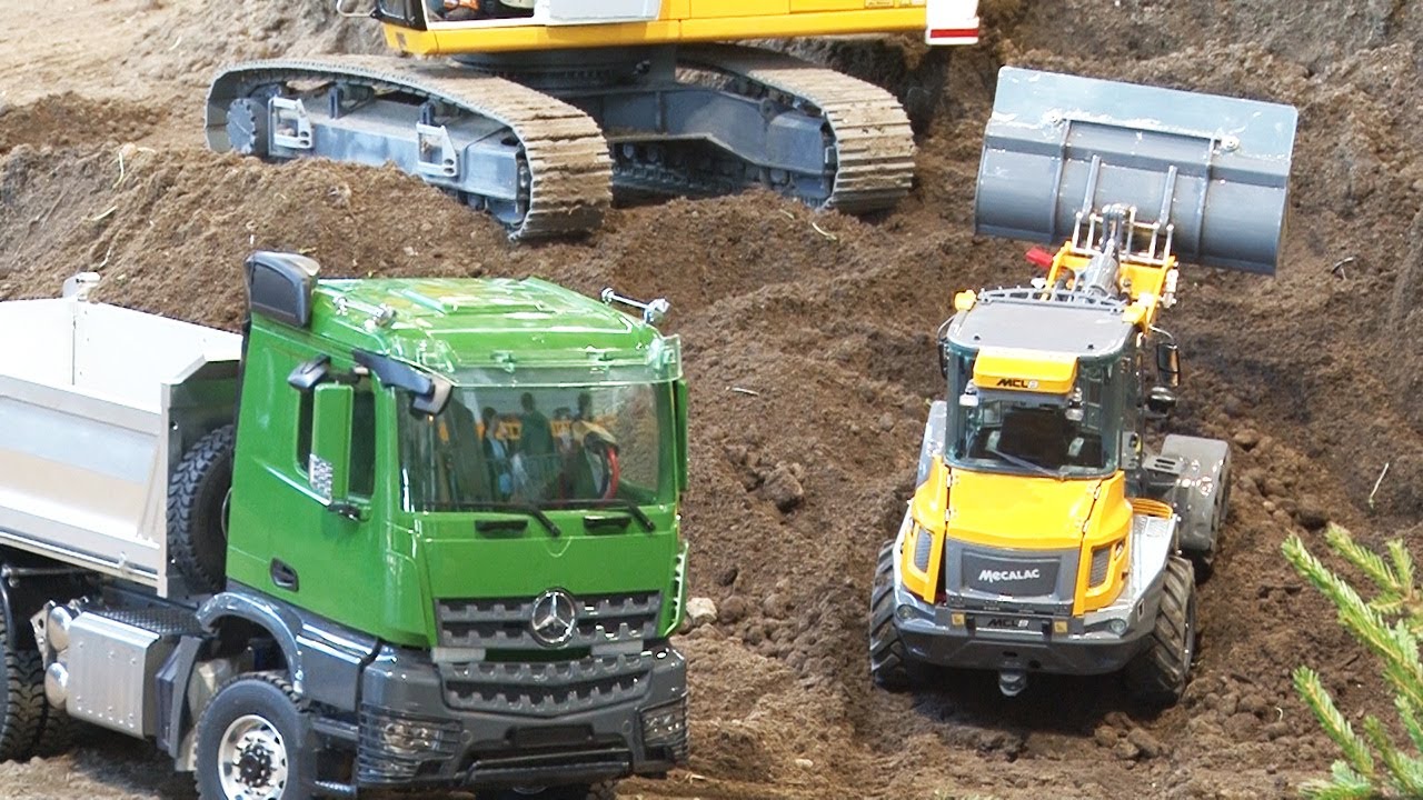 Modellbaumesse Friedrichshafen 2004 RC Trucks Part 4 - YouTube