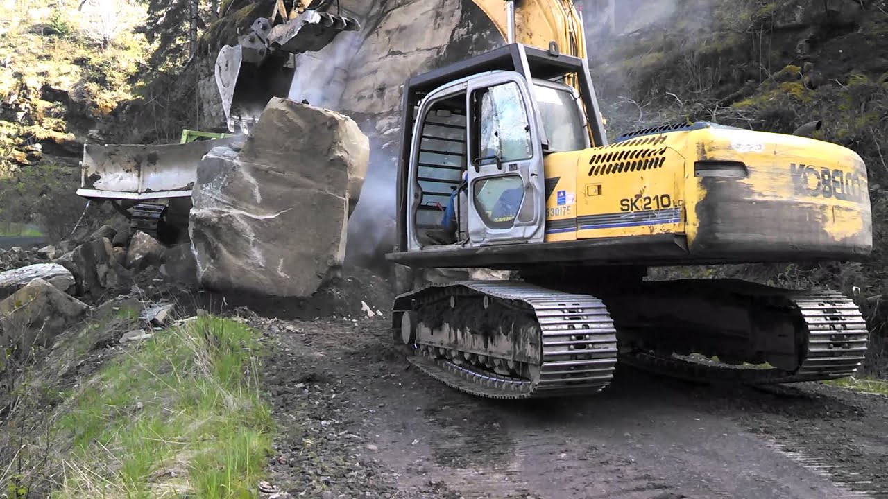 Dozer and excavator working together - YouTube