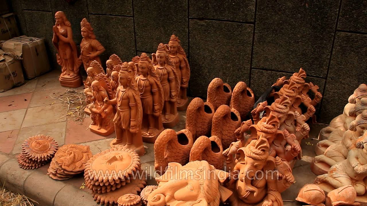 Showpieces or idols made up of terracotta - YouTube