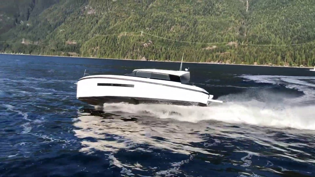 Delta Powerboats 33 CE Coupe - YouTube