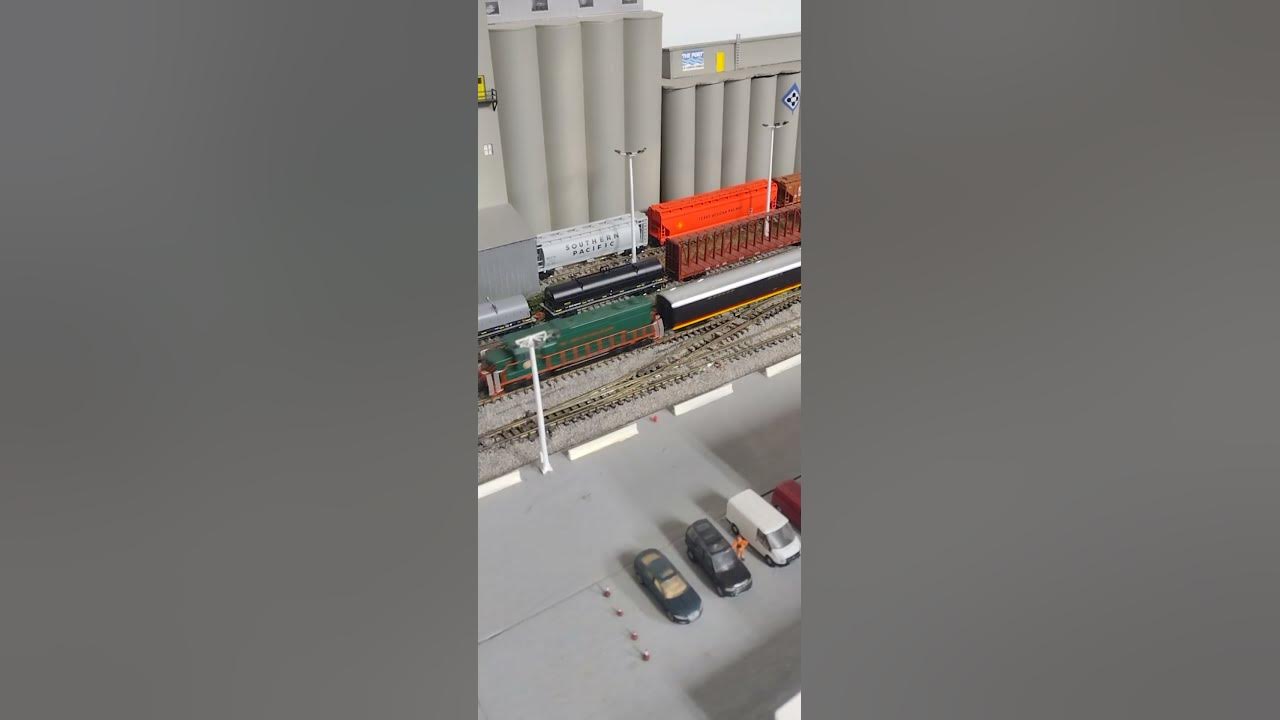 N Scale. Texas Mexican Railway. GP38's pulling KCS passenger cars. - YouTube