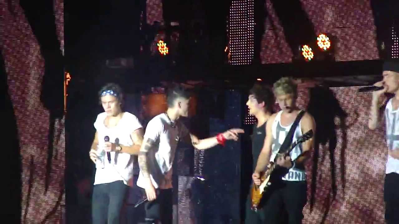 Teenage Dirtbag (Cover) - One Direction [Hershey 7/6 TMH TOUR] - YouTube