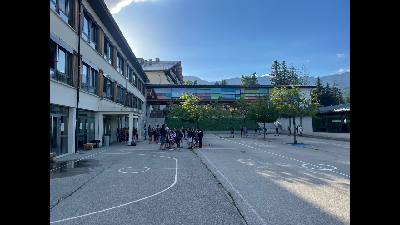 Peek Inside a L'Ecole - YouTube