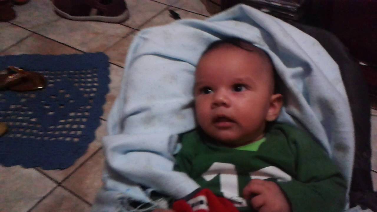 Bebê dando risada - YouTube