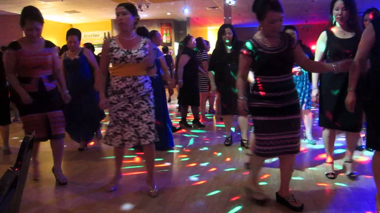 Hmong line dancing - limbo rock - YouTube
