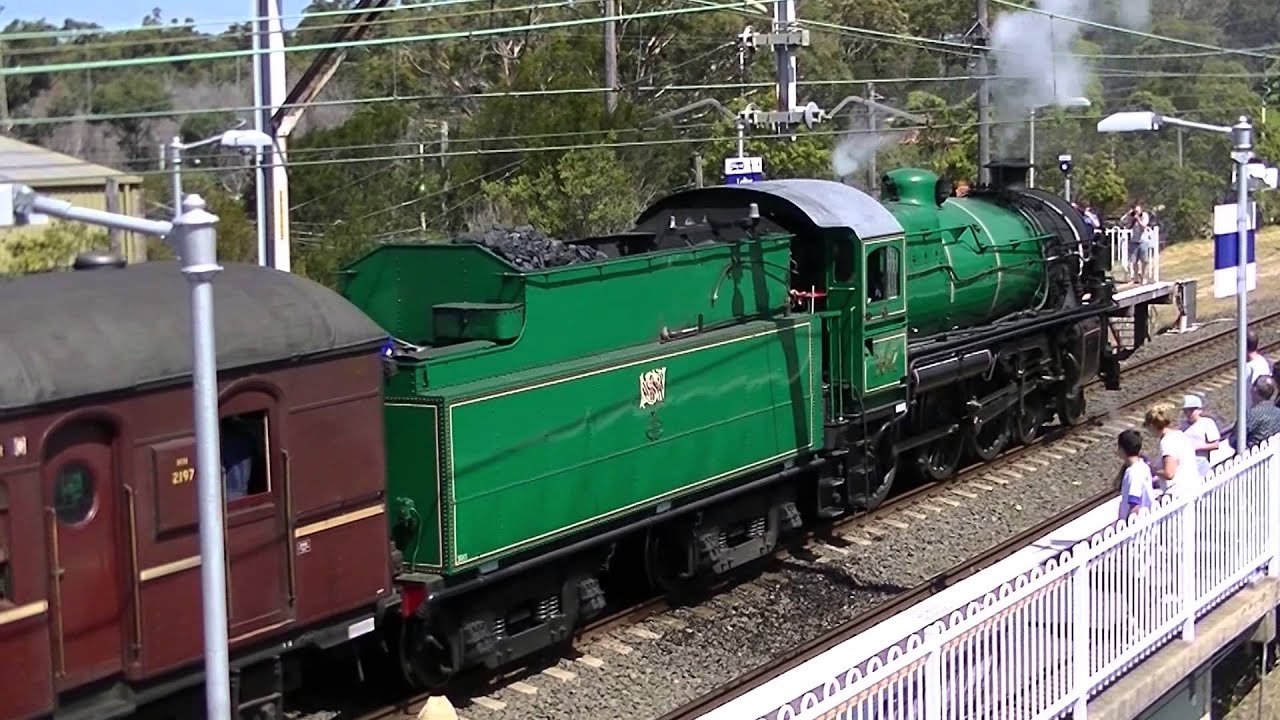 Santa's Steam Train, featuring 3642 - YouTube