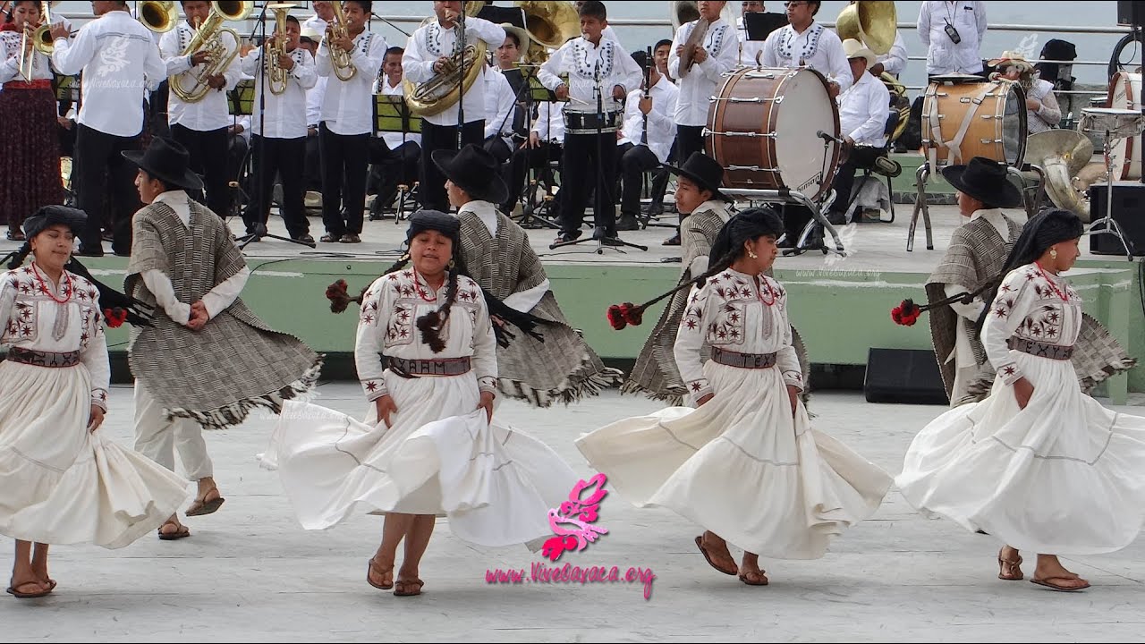 Guelaguetza 2015: Santa María Tlahuitoltepec (1er Lunes 10am) - YouTube