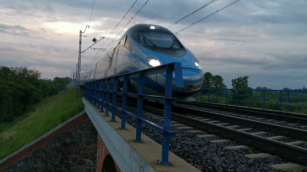 Pendolino sprinter EIP 3502 rel. Kraków Gł. - Gdynia Gł. na wylocie z ...