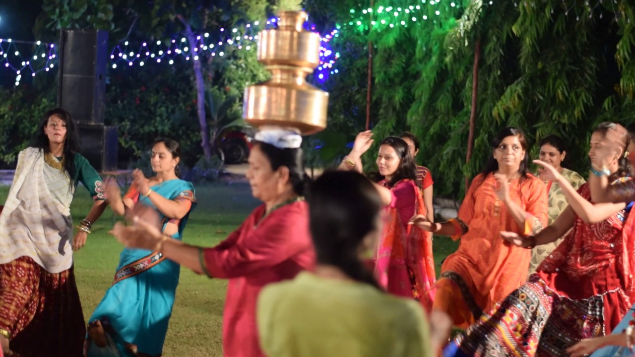 Traditional Garba - YouTube