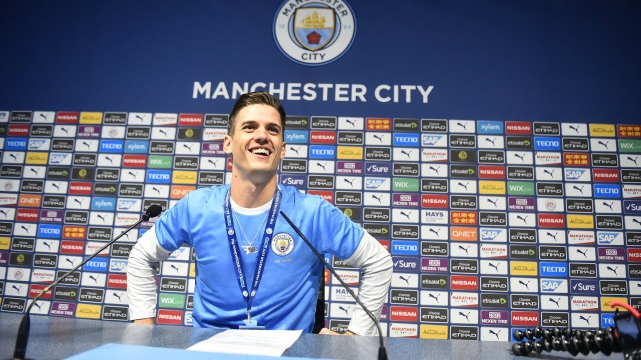 Introducing Man City's New Center Mid Fielder (VLOG #3 - Manchester ...