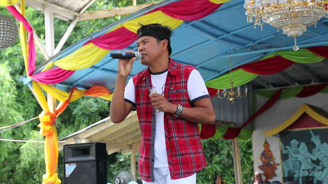 Male local singer at Wat Lao Buddhavong July 4, 2013 - YouTube