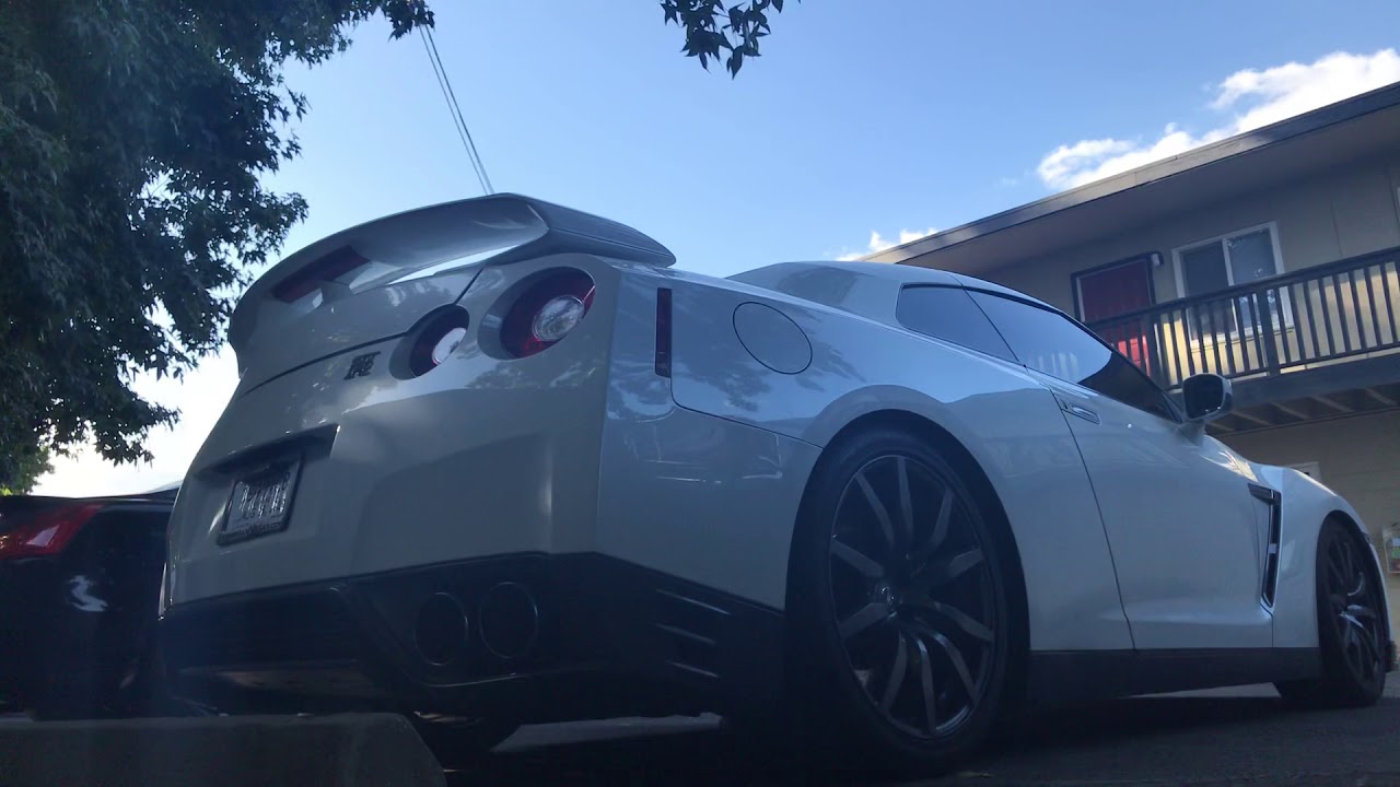 NISSAN GTR R35 START UP SOUND (HKS EXHAUST) - YouTube