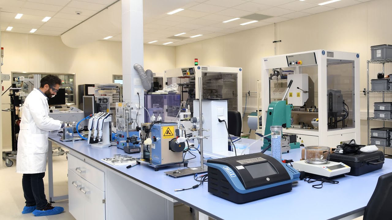 Battery Lab EnergyVille (EN) - YouTube