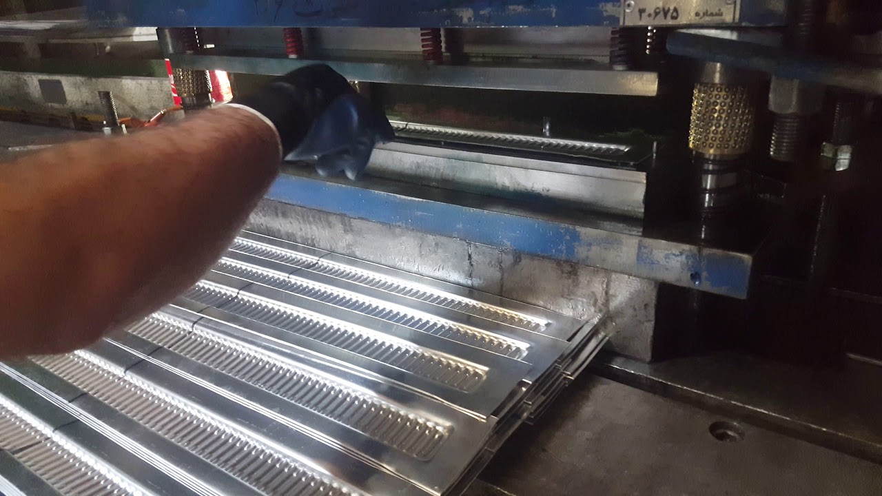 Forming mold with 200tn press machine - YouTube