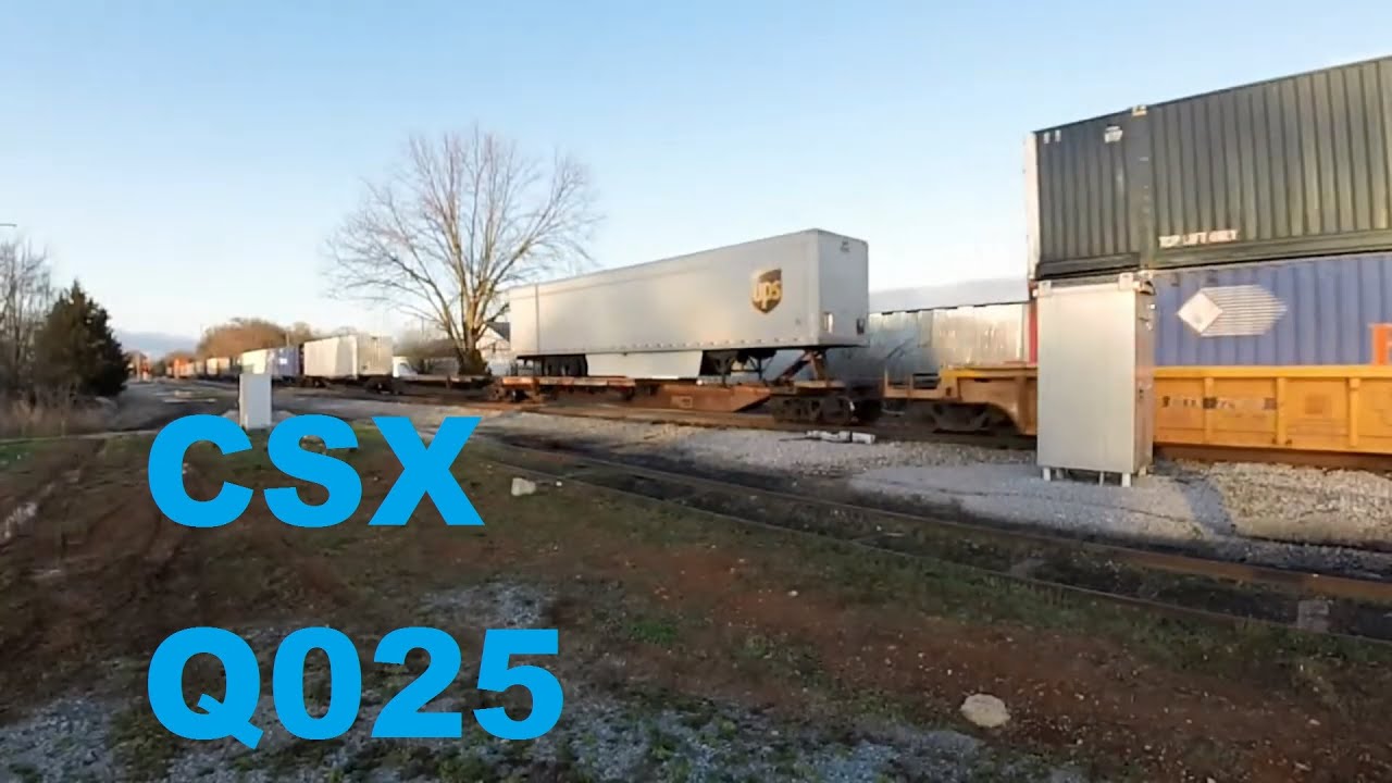 CSX Q025 Container and Trailer Train with Distributed Power - YouTube