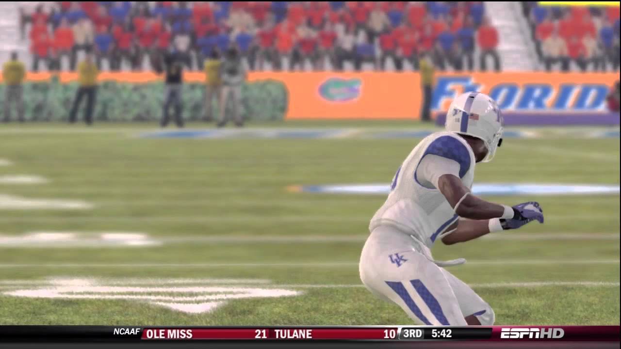 Weird Play in NCAA Football 13 - YouTube