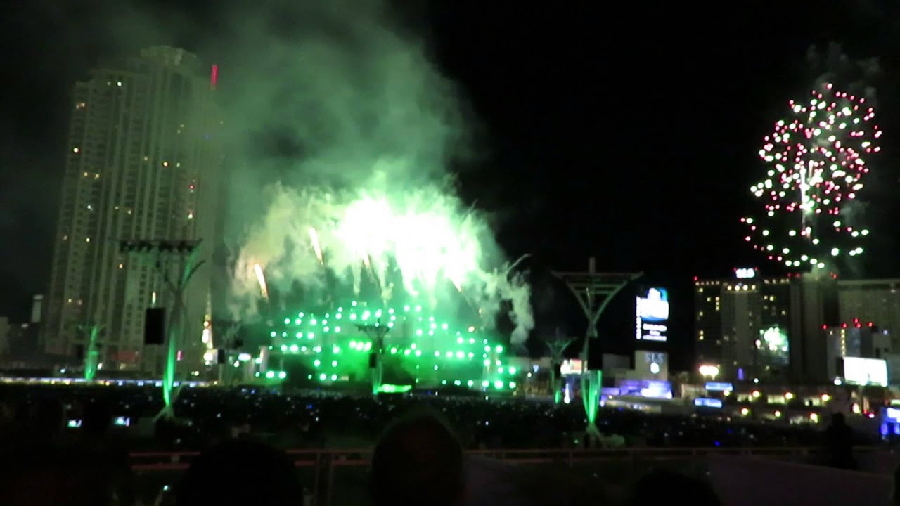 Metallica Pyro Opening at Rock in Rio Las Vegas 2015 - YouTube